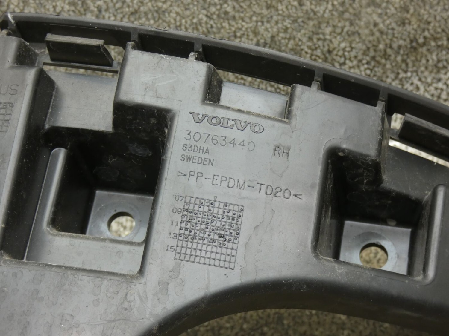 Halter Stoßstange HR hinten rechts 30763440 285Tkm Volvo XC60 2.0 D4 14 ...