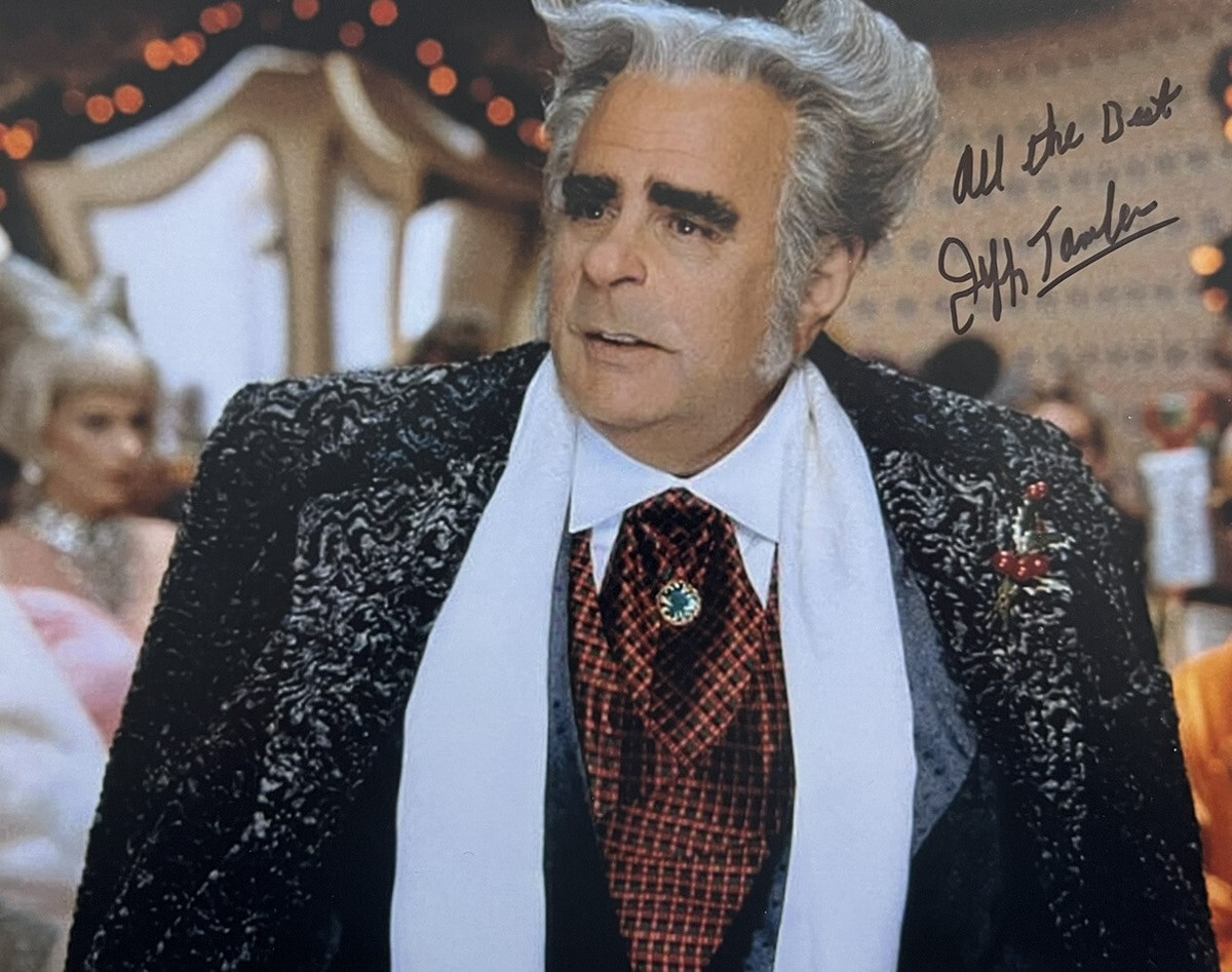 Jeffrey Tambor Il Grinch Wouldn’t Be Christmas In July Without Baby