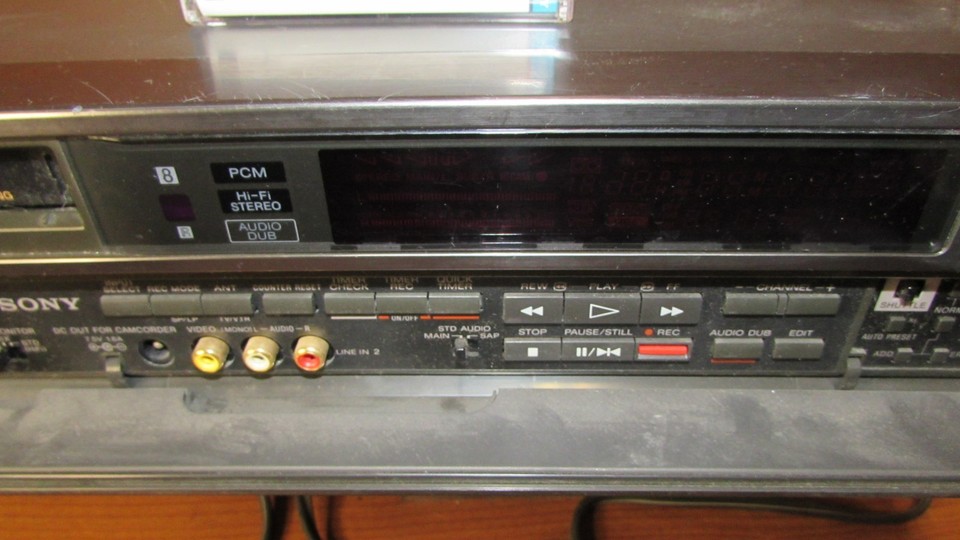 Sony EV-S550 Video8 Hi8 Cassette Recorder VCR - Tape Stuck Inside - AS ...
