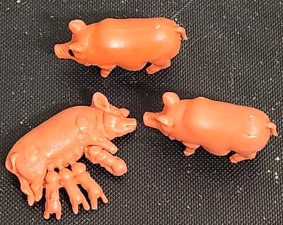 Set 3 Miniature Plastic Pink Pigs Including Mother Feeding Excellent ...