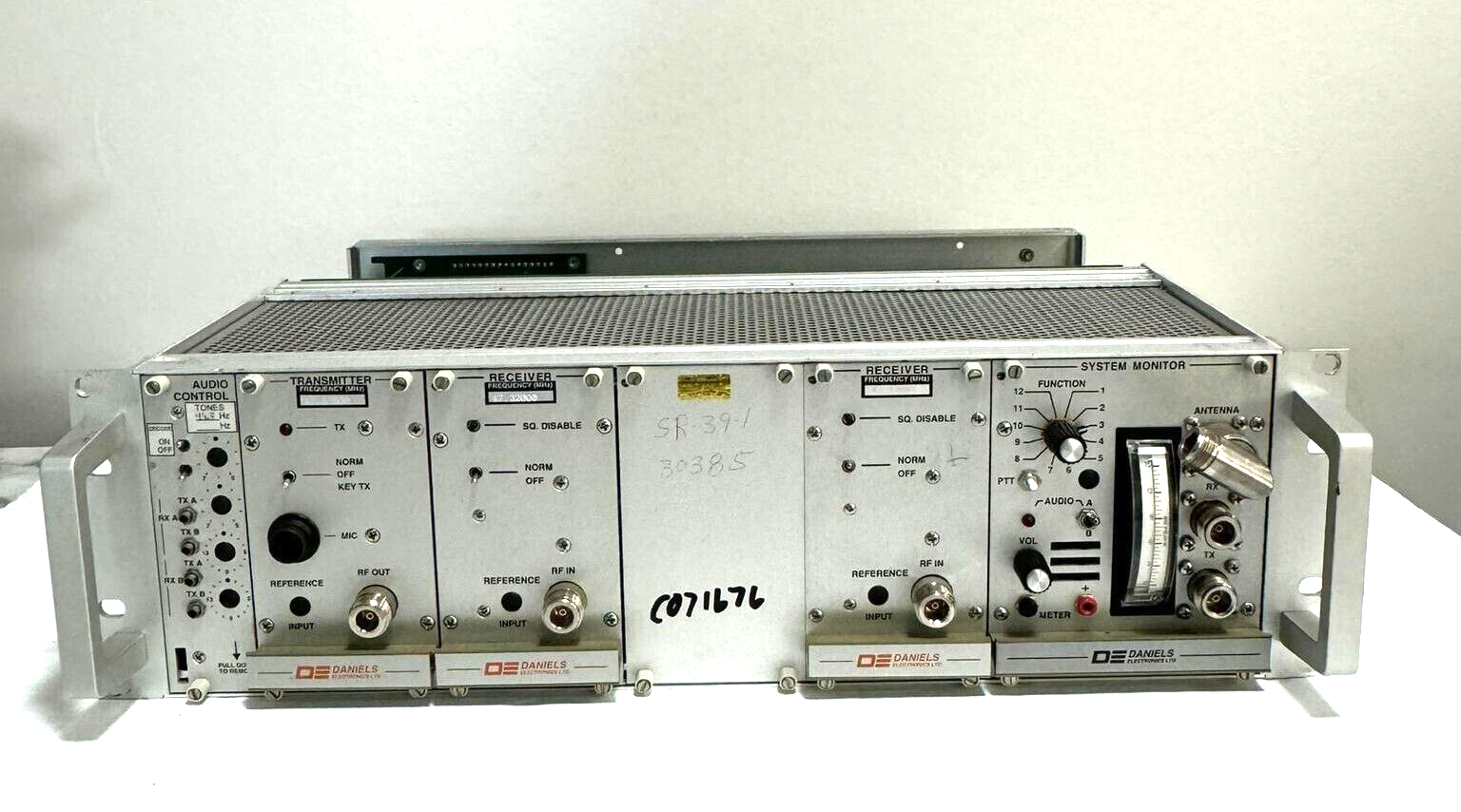 Daniels Electronics Low Band Radio Transmitter Receiver SR-39-1 | eBay