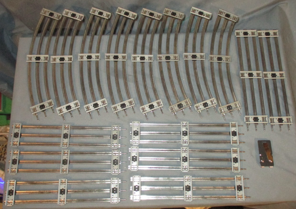 Lionel 027 Track Oval ~27" x 63" with Lock-On for O/027 gauge 3 rail NU ...