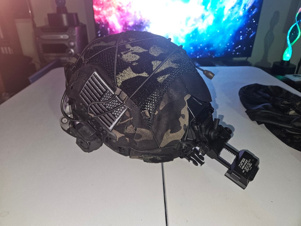 FAST style Arc Rail helmet Black includes Headset, Helmet light, Plus ...