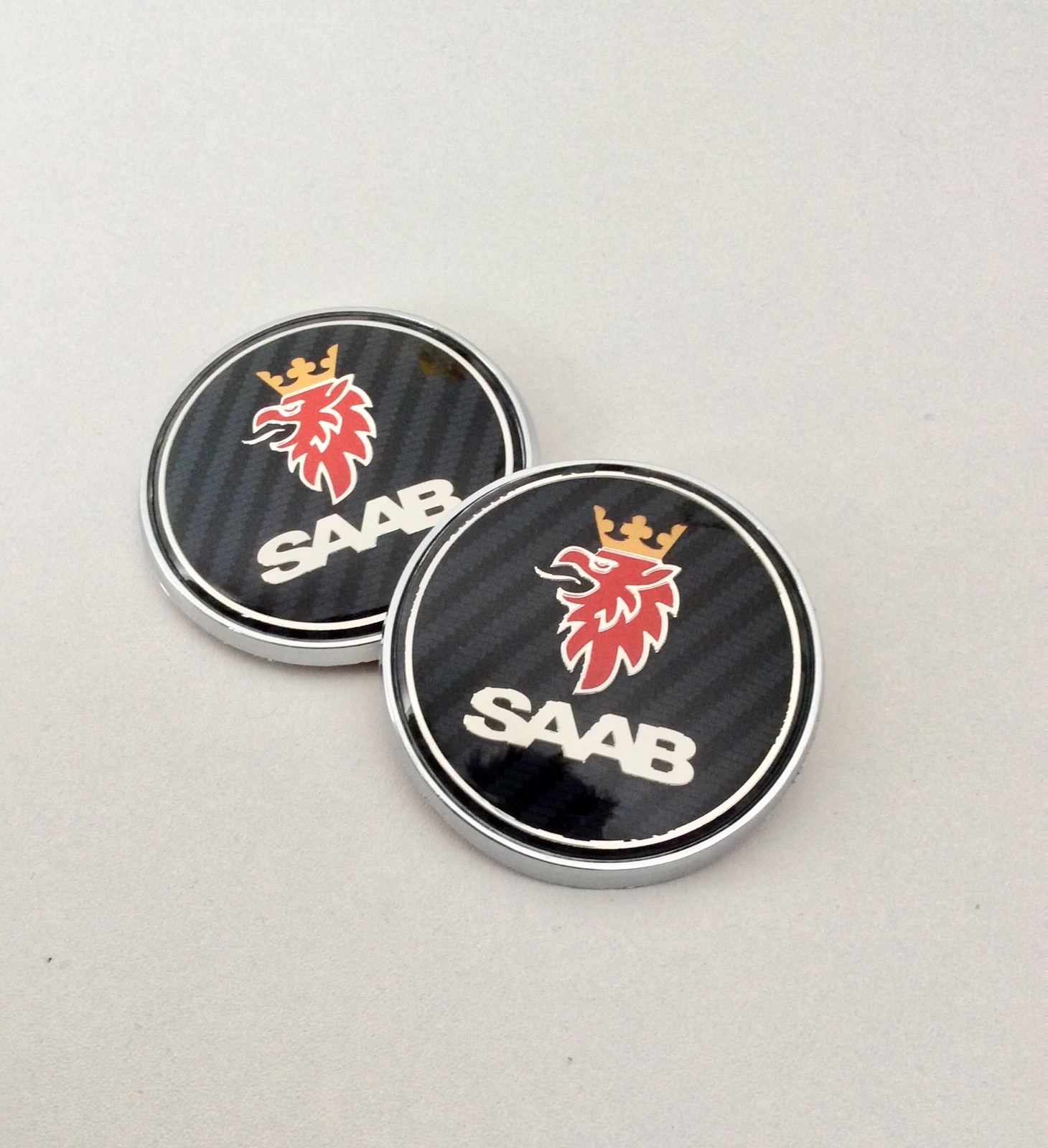 LOT DE 2 BADGES EMBLÈME BADGE SAAB CAPOT CARBONE 93 95 9-3 9-5 ...