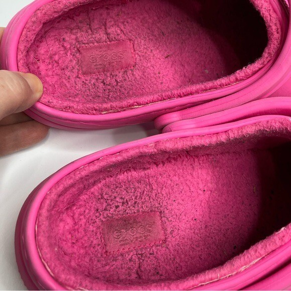 Crocs hot pink lined clogs unisex sizing - Gem