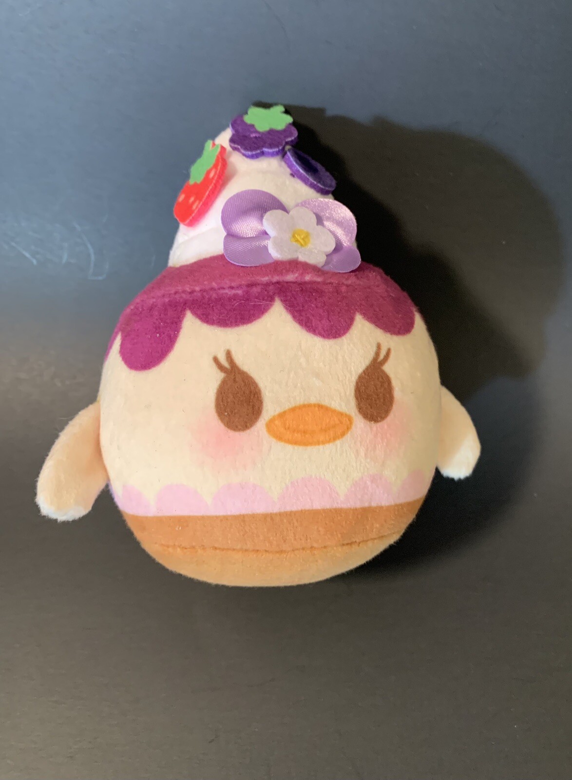 Disney Munchlings Daisy Duck Triple Berry Cheesecake (6") - W/ SCENT | eBay