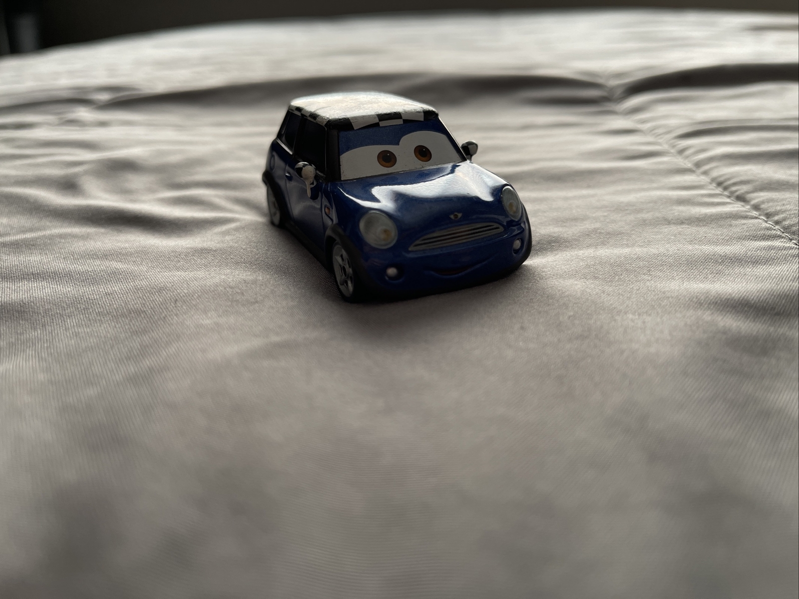 Disney Pixar Cars 2 Chase BECKY WHEELIN 2011 Mattel Diecast #33