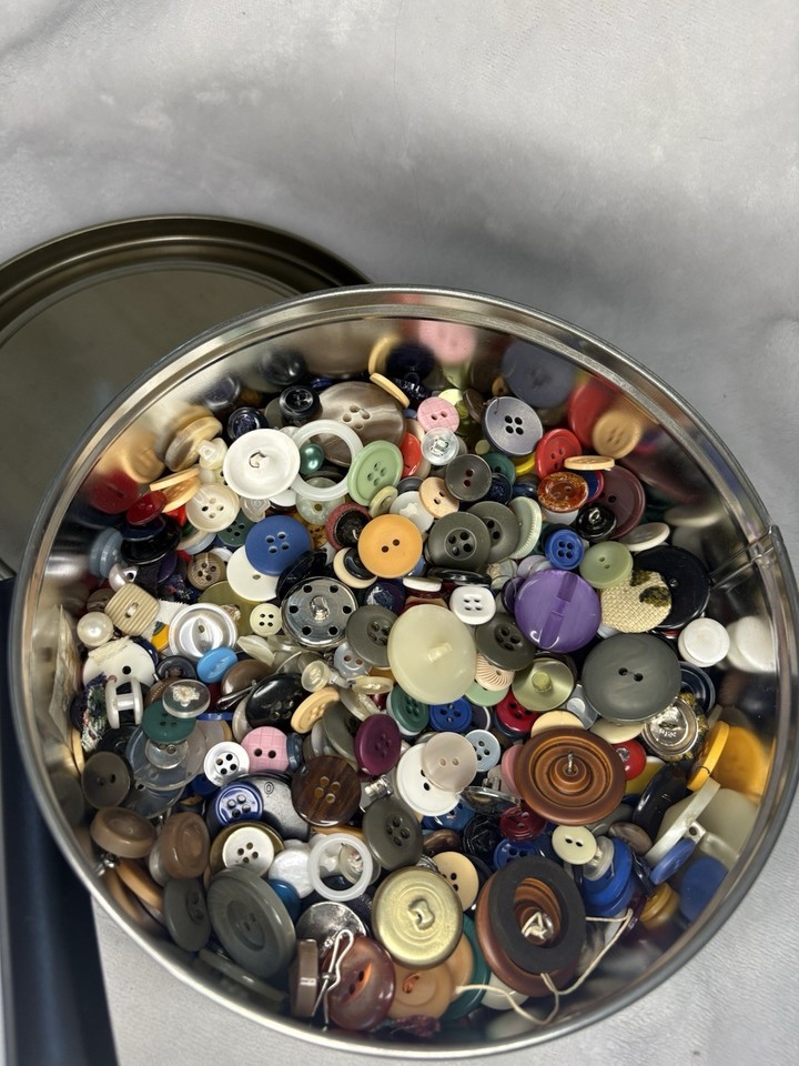 Tin Full Of Vintage Buttons | eBay