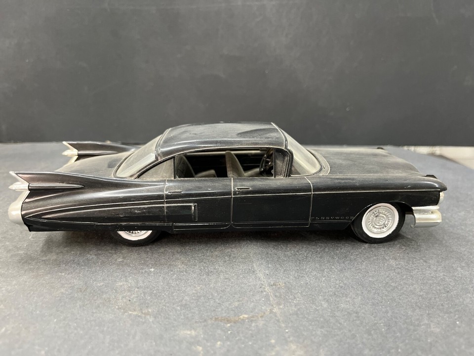 C4 Johan 1959 Cadillac Fleetwood annual built model 1/25 McM vintage ...
