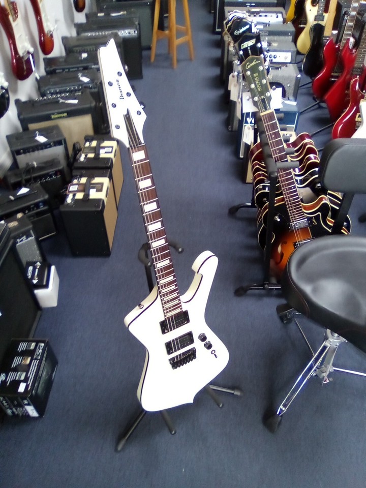 Ibanez Iceman IC500 Electric Guitar With Case | eBay