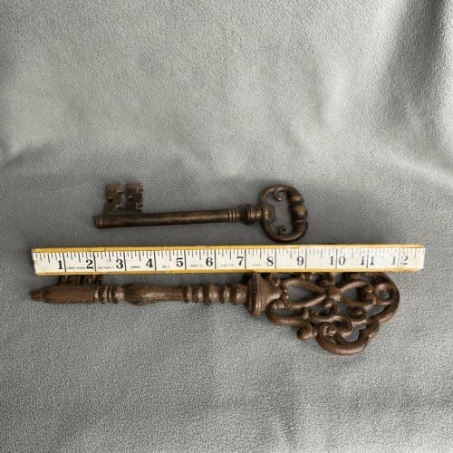 Vintage Skeleton Keys Lot of 2 Metal Heavy Gothic Looking Gate Large 11 ...