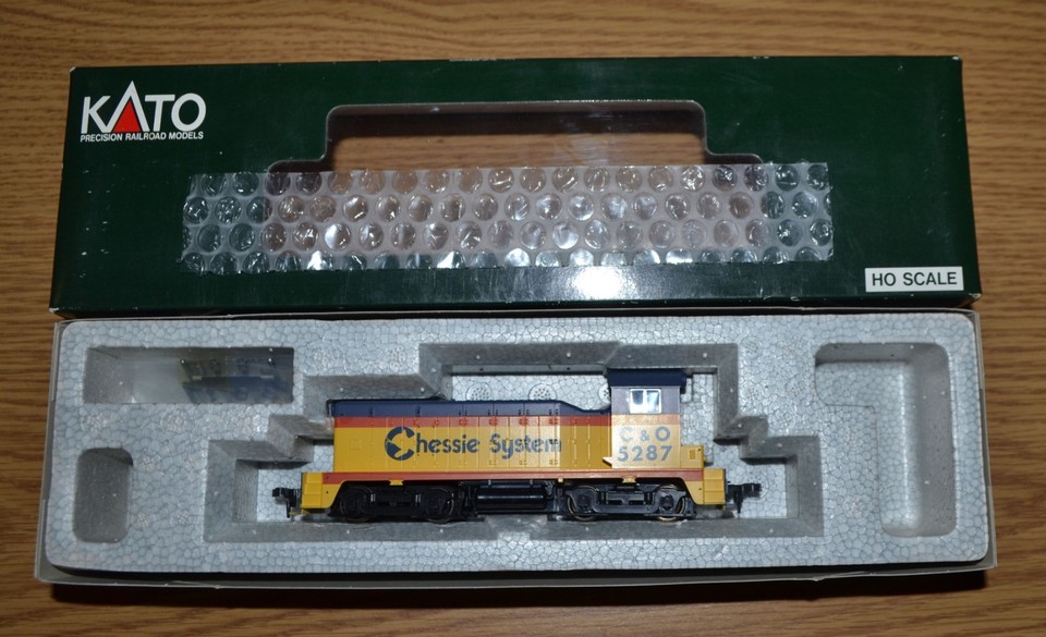 Kato HO EMD NW2 Phase II Chessie C&O 5287 Switcher Locomotive 37-116 ...