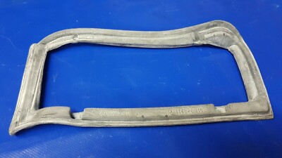 Mercedes W114 - W115 Tail light seal 2nd series Left - 114 826 01 58 ...