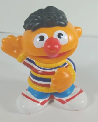Sesame Street ERNIE WAVING PVC Figure HASBRO Cake Topper Toy 2.5" 2010 ...