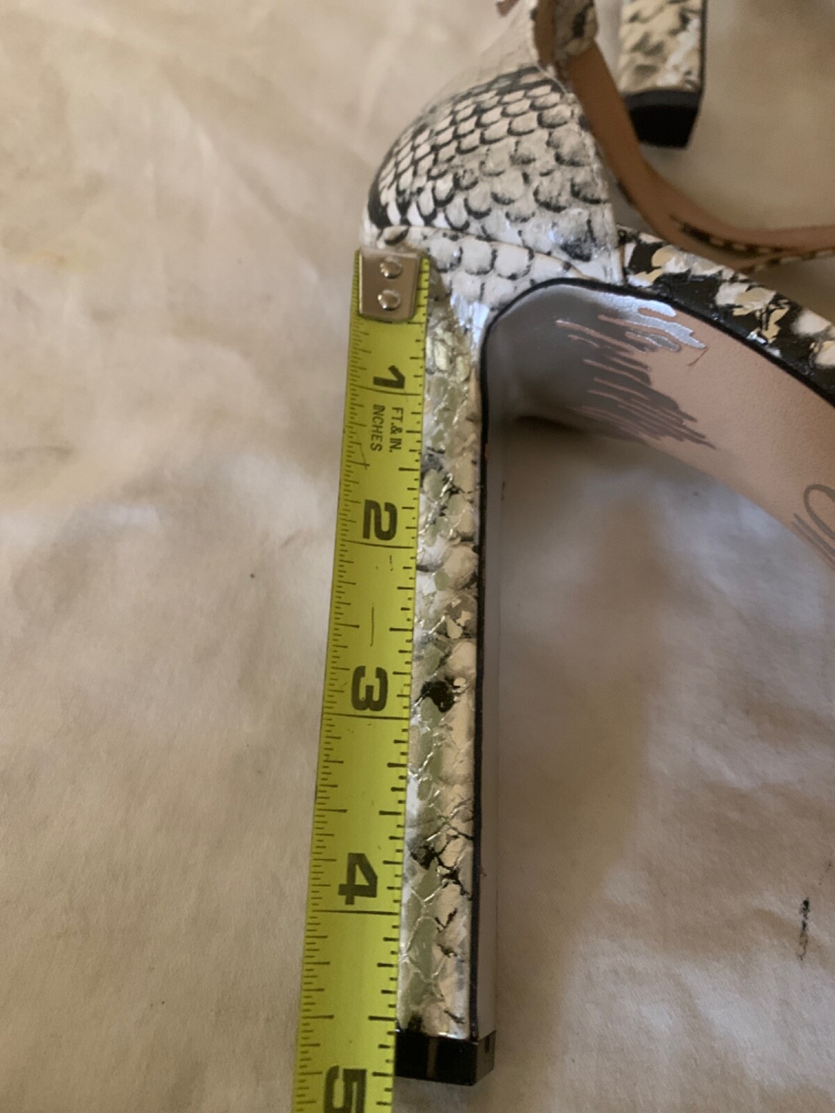 JLO Jennifer Lopez faux snakeskin platform size 9 - Gem