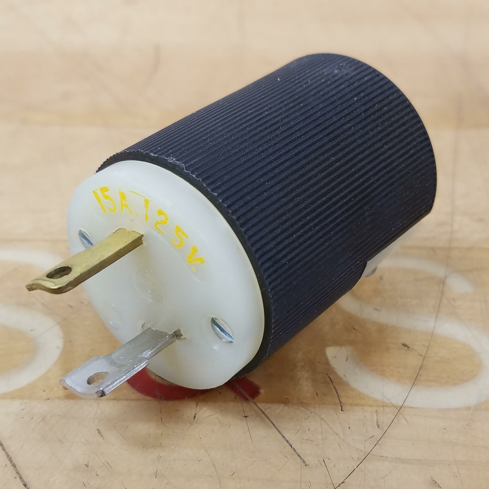 Hubbell 7545-C Insulgrip Twist-Lock Dead Front Plug, 15A, 125V, 2 Pole ...