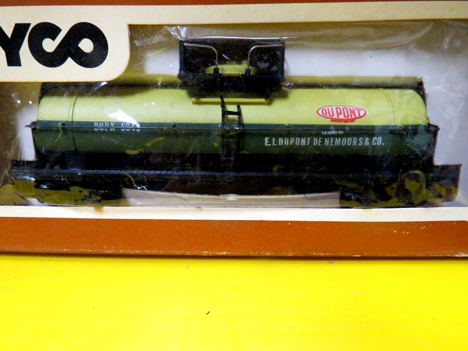 TRAIN CAR LOT # 3 - 5 HO Scale DUPONT ILLINOIS CENTRAL BABY RUTH BED ...