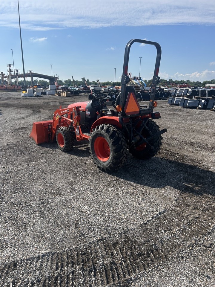 Kubota B2601HSD Tractor 24hp With LA435 with Quick Attach Bucket | eBay