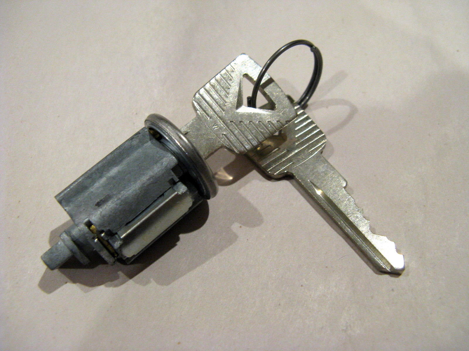 Ford Mustang 1965 1966 Ignition barrel / cylinder & 2 keys early Ford ...
