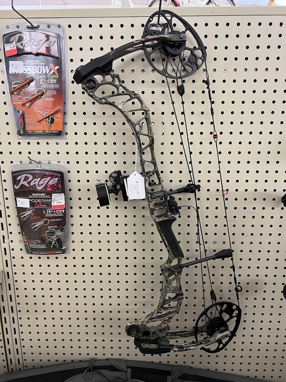 Mathews Vertix RH 70# Compound Bow W/ 3 Pin Sight - Choose Your Own ...