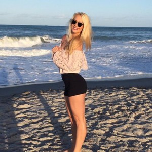 BEAUTIFUL ESPN REPORTER BRITT MCHENRY 8X10 PHOTO W/BORDERS | eBay