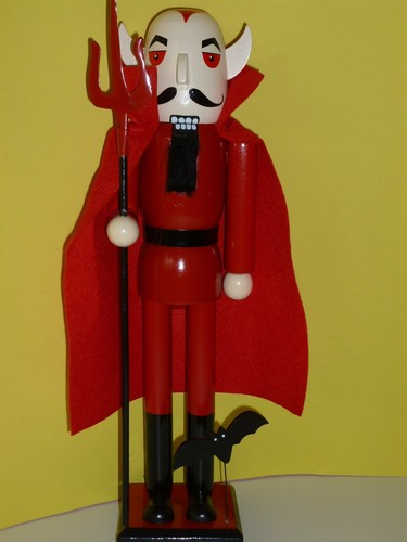 SPOOKY HALLOWEEN DEVIL NUTCRACKER – 15” | eBay
