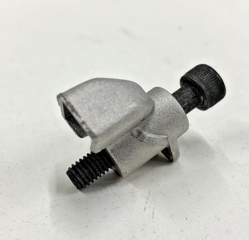 Oil Spout / Injector Retainer for a 1999-2003 Ford F-250 F-350 F-450 F ...
