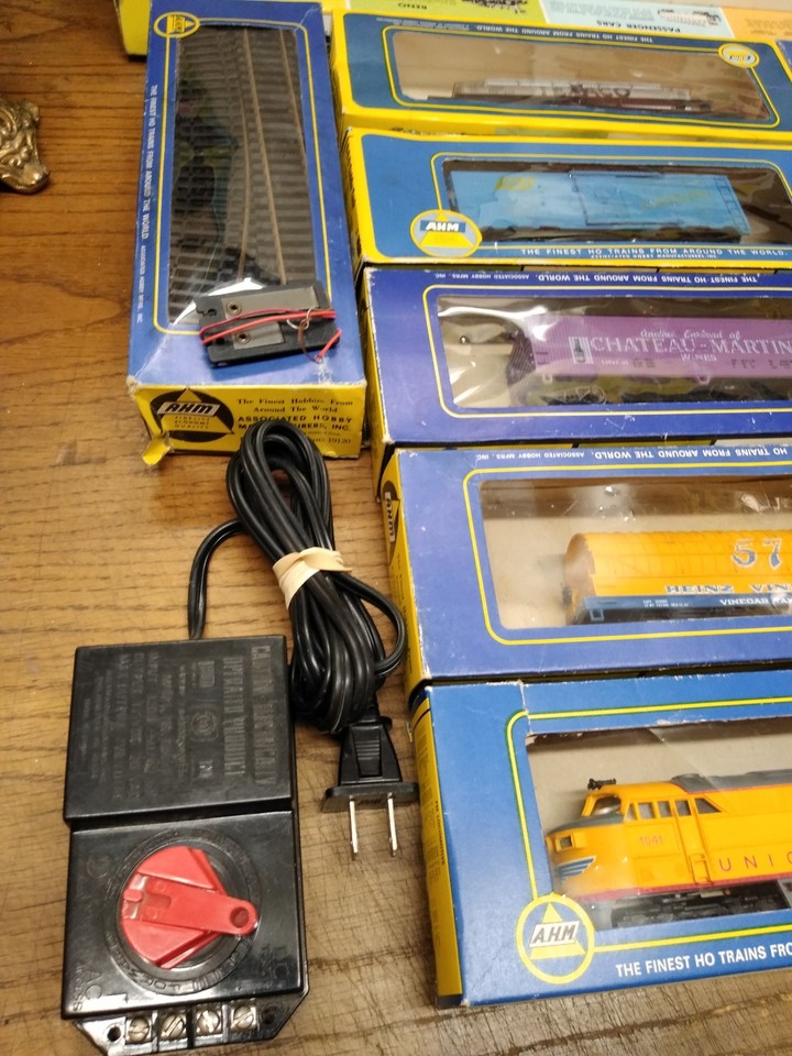 Vtg AHM HO Train Set Union Pacific Diesel Locomotive Cars Track ...