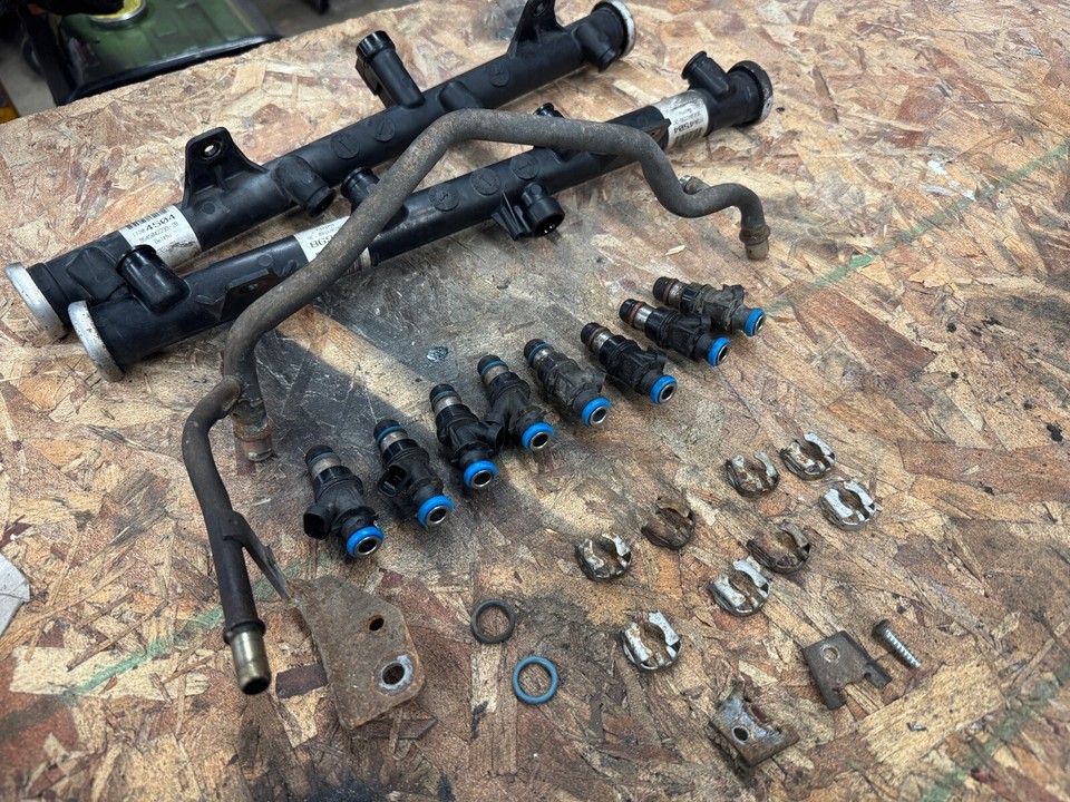 Used FUEL RAILS/INJECTOR SILVERADO SIERRA 4.8 5.3 6.0 LS1 LS2 LS6 LQ9 ...