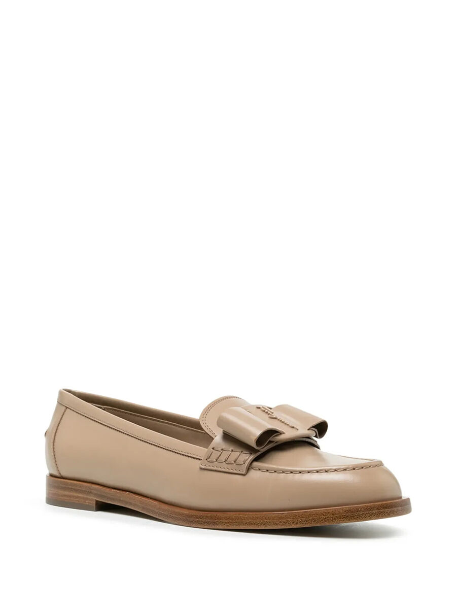 NIB NEW Salvatore Ferragamo Vivaldo Cashew Beige leather Bow NIB NEW Salvatore Ferragamo Vivaldo Cashew Beige leather Bow
