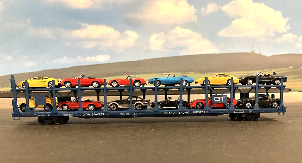 HO Scale Grand Trunk Western Auto Hauler Railcar GTW 304337 with 12 ...