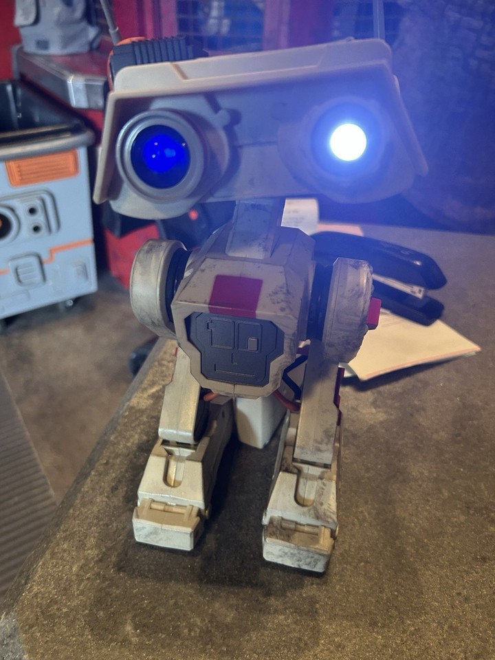 Disney Park Star Wars Galaxy’s Edge BD-1 Unit Deluxe Remote Control ...