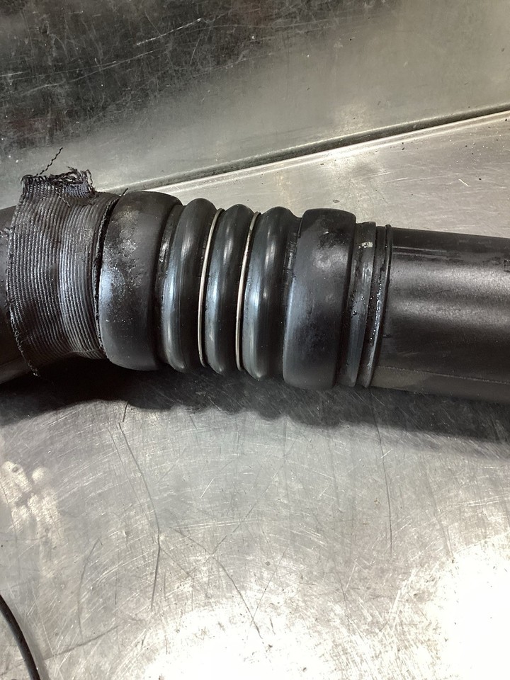 2011-2016 LML PASS INTERCOOLER PIPE COLD SIDE DURAMAX DIESEL 6.6 OEM GM ...