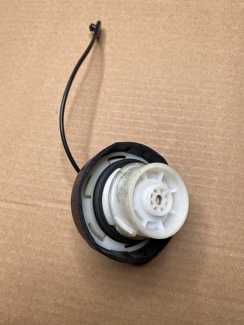 Genuine Mercedes-Benz Filler Cap Fuel Tank Cap 1664705800 for sale ...