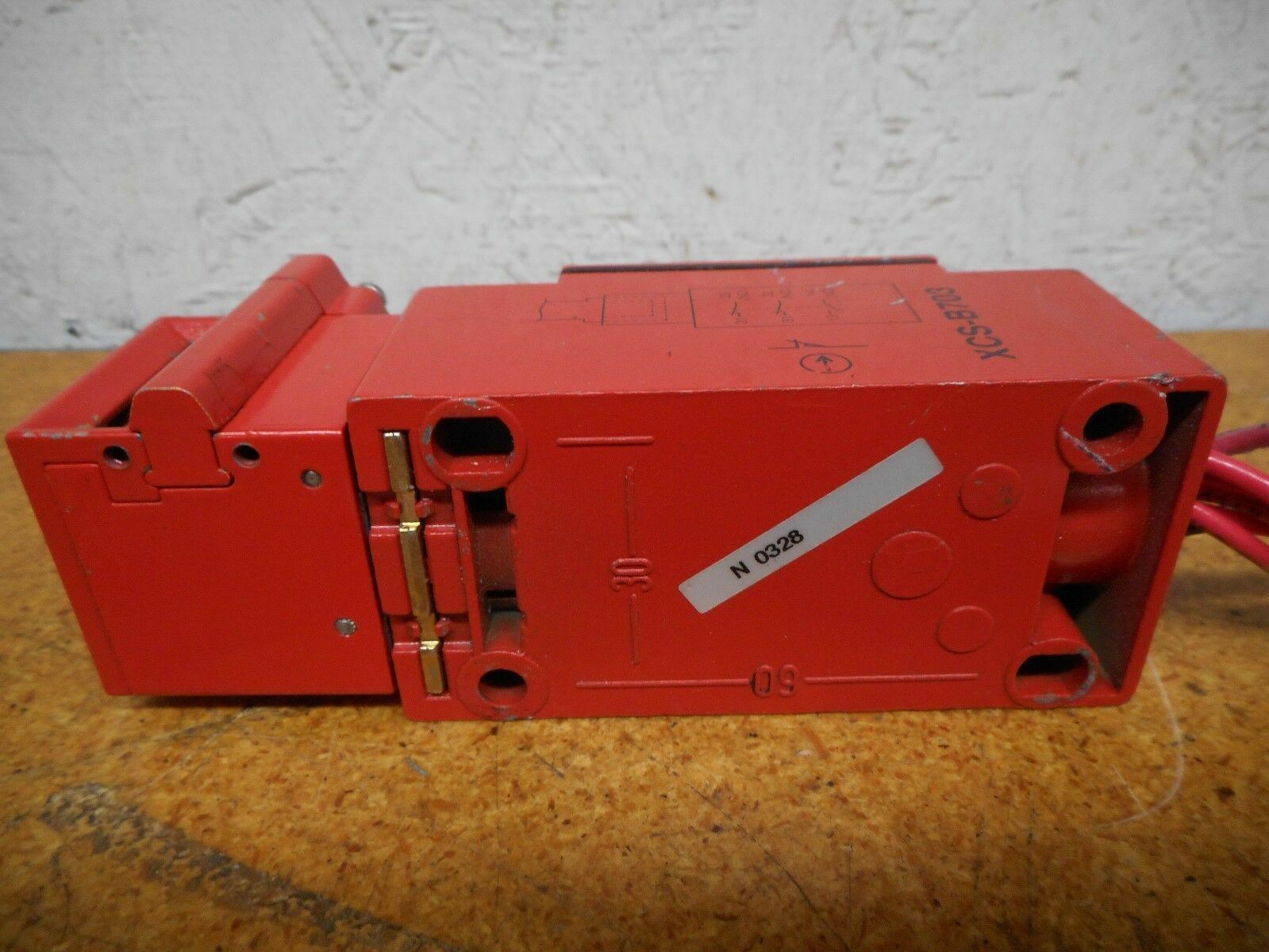 Telemecanique XCS-B703 Safety Interlock Switch 3A 240V AC15 A300-Q300 ...