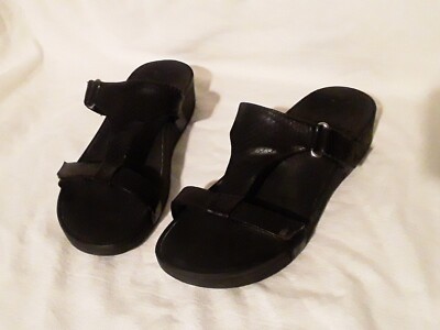 Vionic Ellie Black Snake Embossed T-Strap Platform Slip On Sandals ...