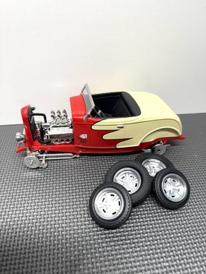 1:18 17” Halibrand Sprint Style wheels with chrome hoops and knock offs ...