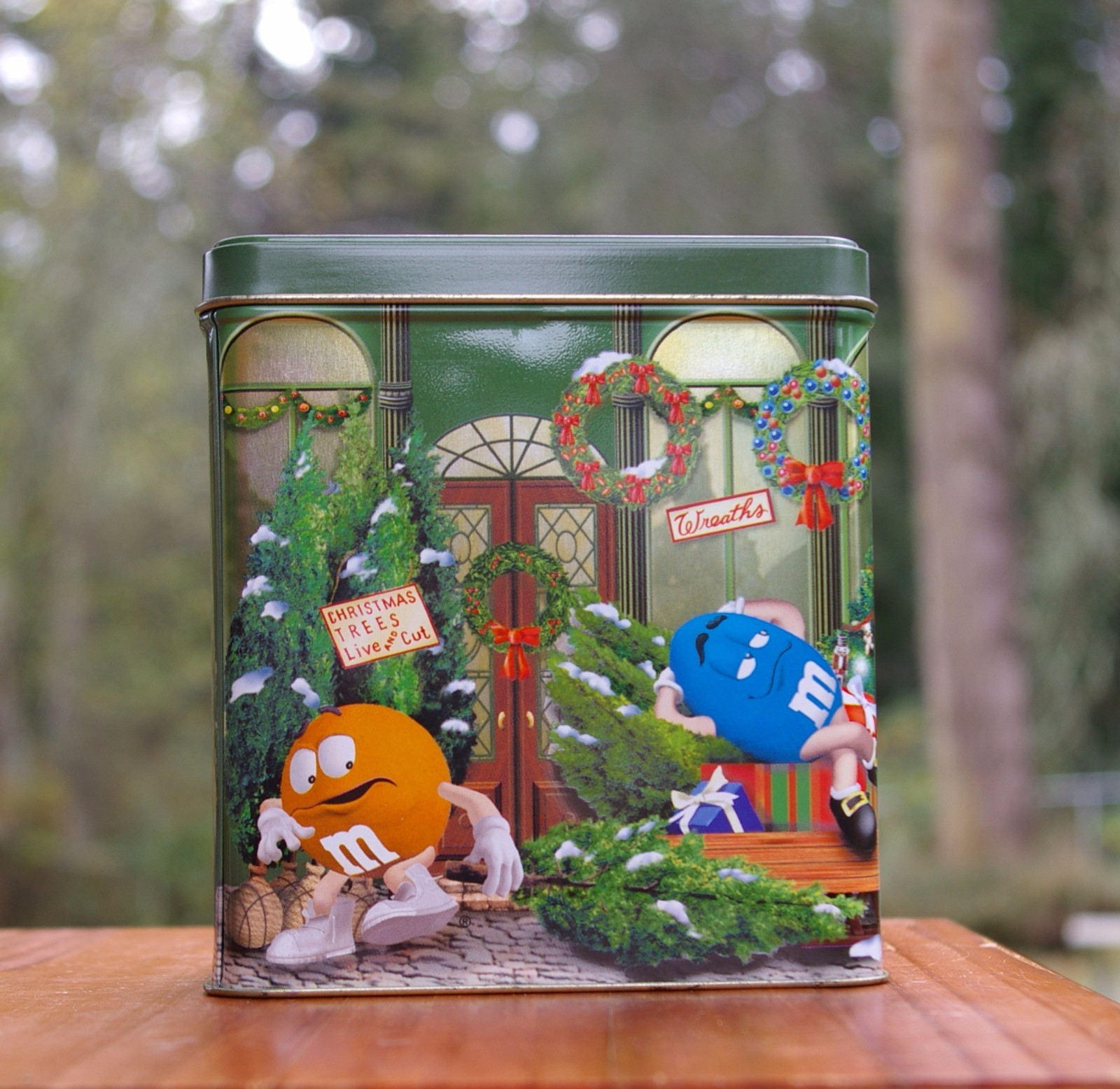 2000 M&M's Christmas Happy Holidays Tree Shop Wreaths Holly Metal Tin ...