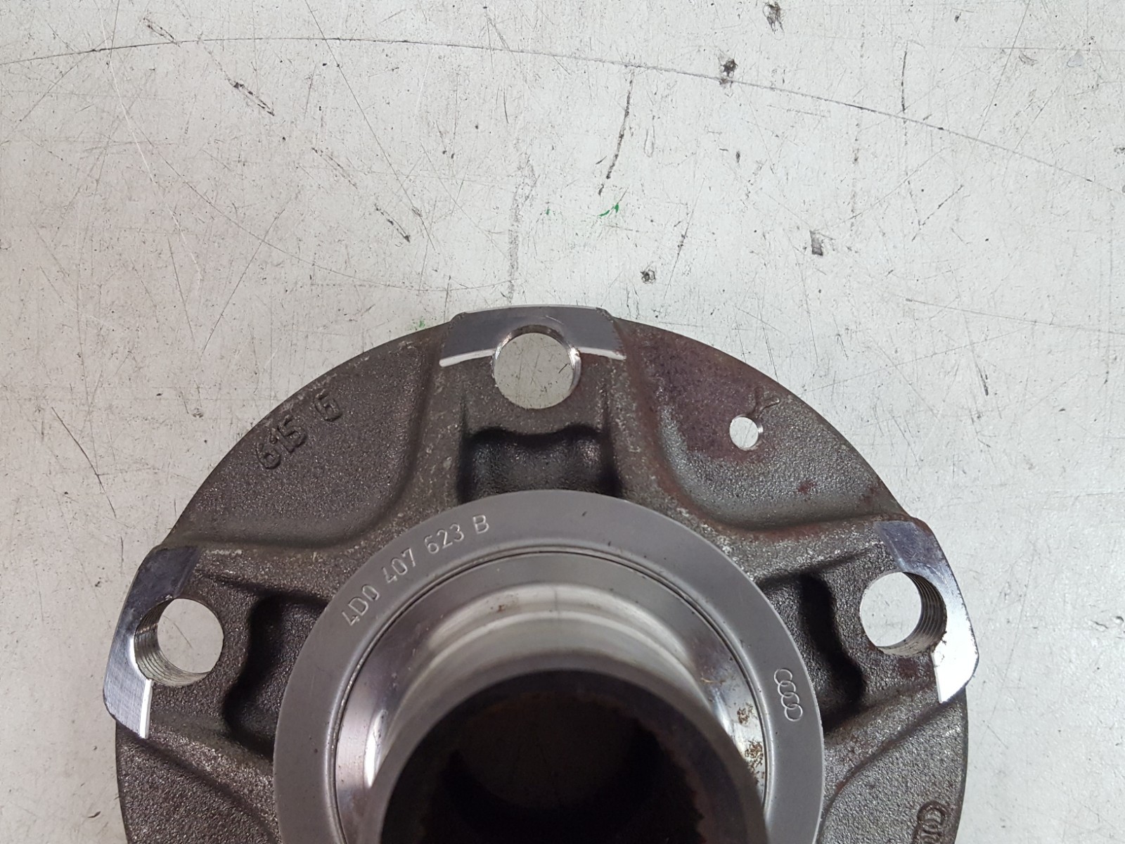2008 2009 2010 2011 2012 2013 2015 AUDI R8 Front Wheel Hub 4D0407613E ...
