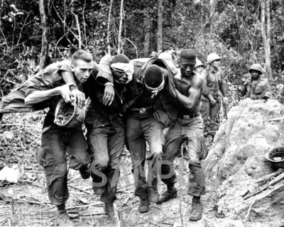 Wounded U.S. Soldiers helping each other 8x10 Vietnam War Photo 313 | eBay
