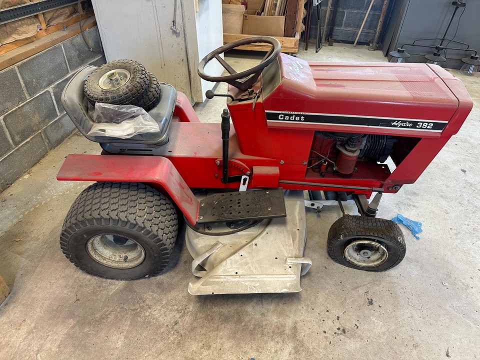 International Cub Cadet Hydro 382 Riding Lawn Mower Tractor (Needs TLC ...