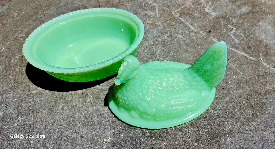 CHICKEN JADEITE 5" DEPRESSION STYLE GLASS HEN ON WOVEN NEST WITH SPLIT ...