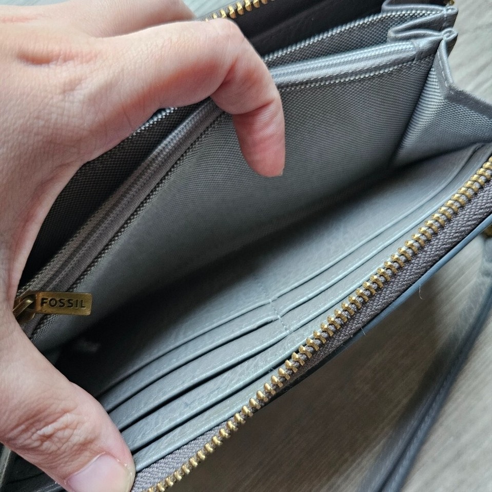 EUC Gray RFID Fossil Logan Wristlet Wallet | eBay