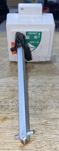 Allen-Bradley 560U Circuit Breaker Operating Assembly W/ Handle & Hinge ...