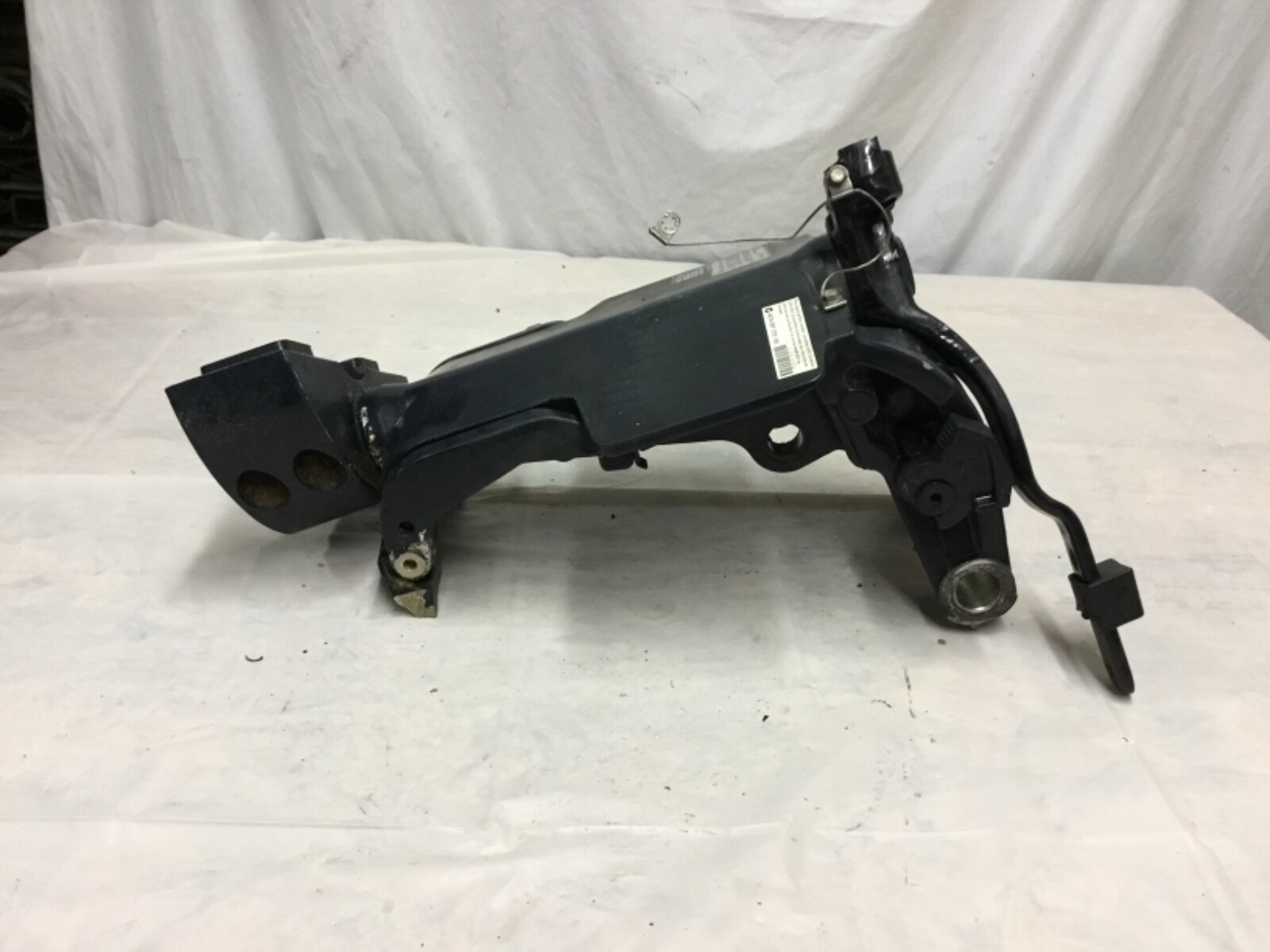 SWIVEL BRACKET ASSY 20" EVINRUDE 75-175 HP 0434691 5001908 340006 (JE07 ...