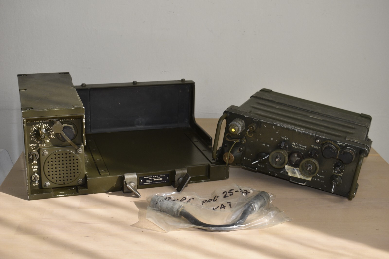 *WORKING* PRC-25T MILITARY RADIO WITH AMPLIFIER POWER SUPPLY UNIT AM ...