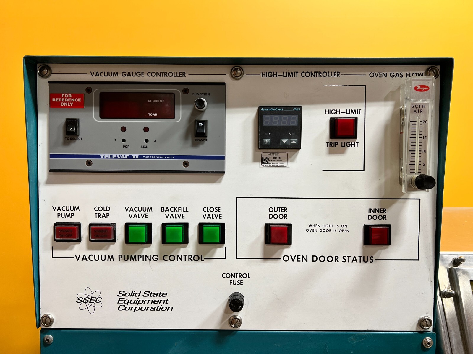 Solid State Equipment Corp (SSEC) 2100 Seam Sealing Glove Box System ...