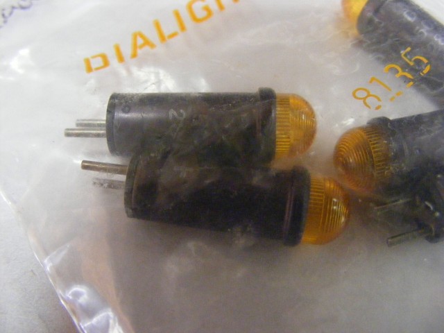 Dialco Dialight 507-4761 Red Light Indicator Lamp 28v 20ma for sale ...