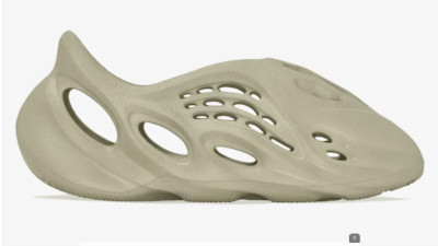 BNIB Adidas Yeezy Foam RNR Stone Salt US 10 GV6840 350 Boost V2 Retro ...