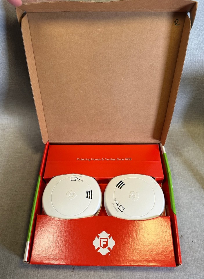 First Alert 2-in-1 Smoke & Carbon Monoxide Alarms Voice & Location ...